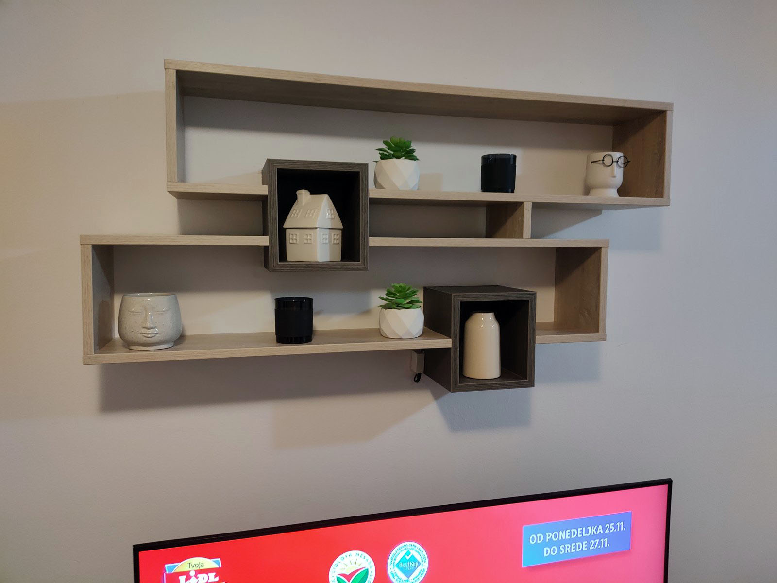 TV Komode I Zidne Police: Ključni Elementi Za Funkcionalan I Moderan ...